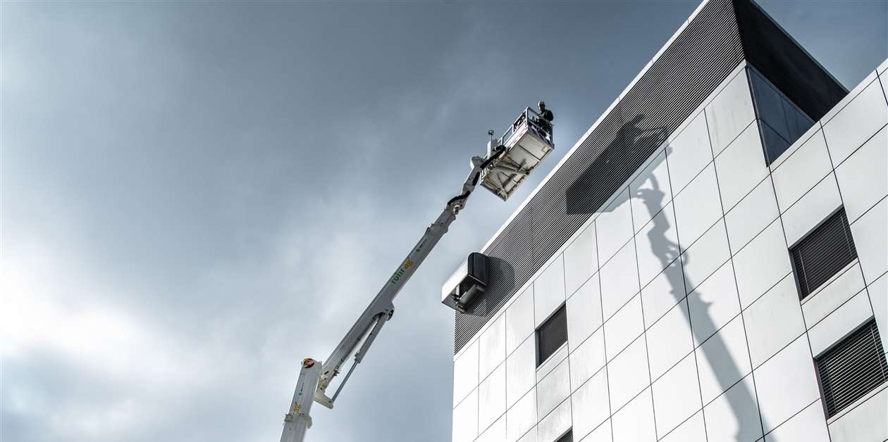 Bronto launches world’s largest all-electric truck mount ...